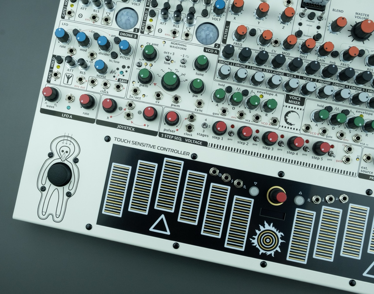 Elta Music SOLAR 42F – Neuer Maßstab für Drone-Synthesizer - KEYBOARDS ...