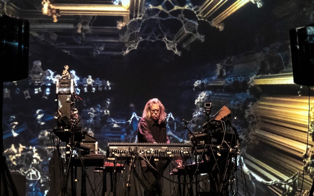 Steve Roach: Life in the Soundcurrent - Dokumentation über den Ambient ...