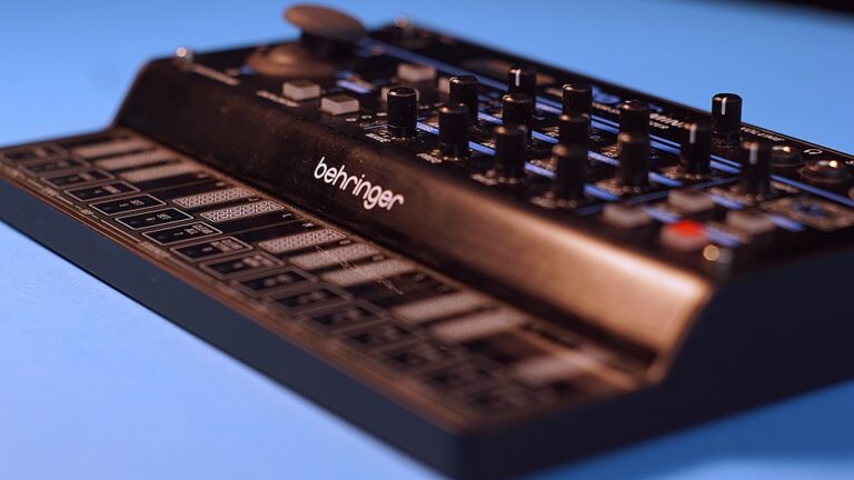 Behringer Pro VS Mini im Test: Vektorsynthese für alle - KEYBOARDS ...